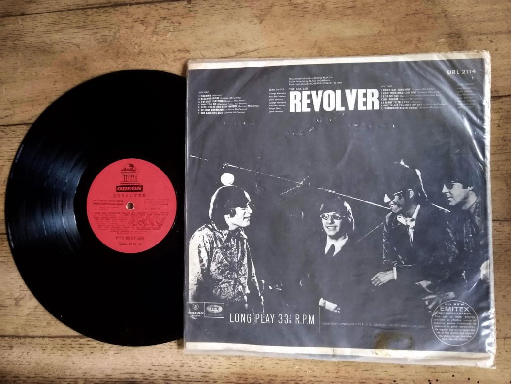 Revolver-back-cover – MonaLisa Twins